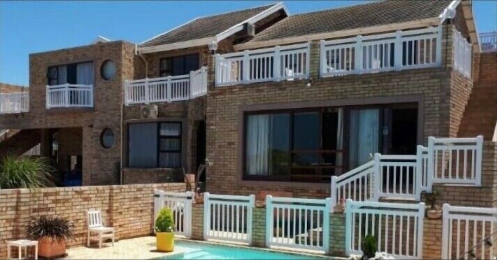 Bluewater Beachfront Guesthouse - Port Elizabeth