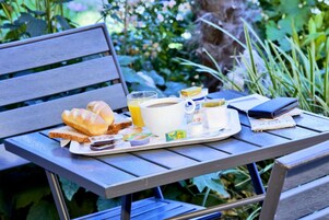 Café da manhã com buffet todos os dias mediante uma taxa
