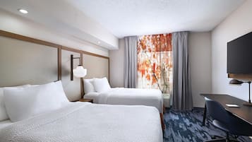 Suíte, várias camas | Roupas de cama premium, camas com colchões pillow-top, escrivaninha