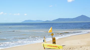Na praia, toalhas de praia