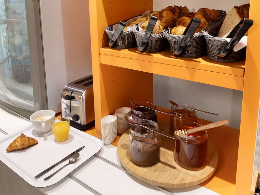 Pequeno-almoço takeaway nos dias úteis (6.90 EUR por pessoa)