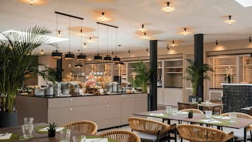 5 restaurantes, jantares servidos, cozinha mediterrânica