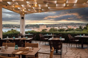 5 restaurantes, jantares servidos, cozinha mediterrânica 