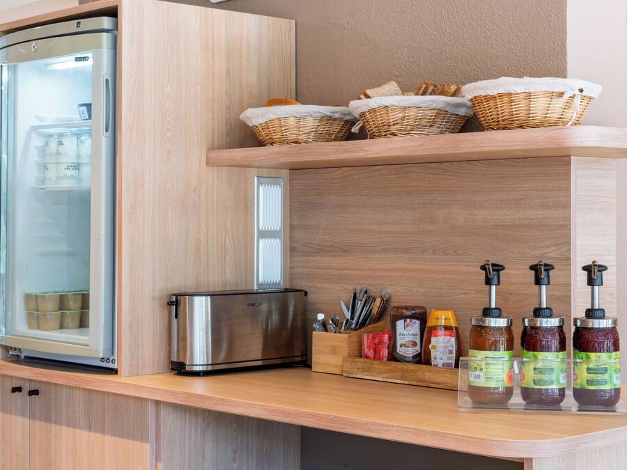 Café da manhã para viagem todos os dias (EUR 6.90 por pessoa)