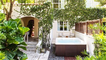 Duplex com design assinado, 1 cama King e sofá-cama, banheira de imersão | Terraço/pátio