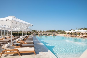 2 piscinas externas, guarda-sóis, espreguiçadeiras