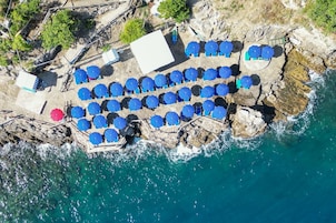 Bungalow Superior, vista para o mar | Praia | Uma praia privada, praia de areia negra, mergulho, snorkel 