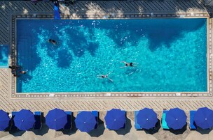 Piscina exterior, da(s) 9:30 à(s) 18:30, guarda-sóis, espreguiçadeiras 