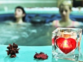 Banheira de hidromassagem interior