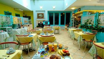 Café da manhã grátis