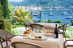 Pequenos-almoços, almoços e jantares servidos 