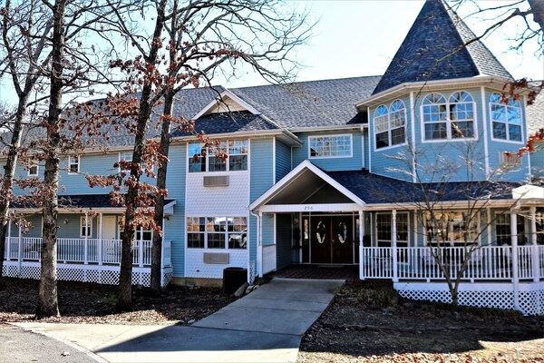 Bradford House Bed & Breakfast - Branson, MO