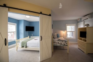 Deluxe Queen Suite | Roupa de alta qualidade, camas de colchão pillowtop 