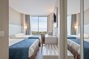 Frigobar, cofres nos quartos, escrivaninha, Wi-Fi de cortesia