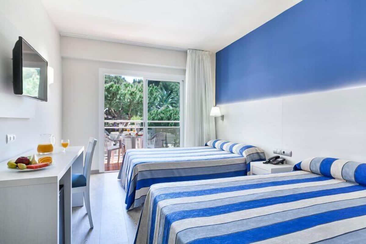 Cofres nos quartos, escrivaninha, Wi-Fi de cortesia, roupa de cama