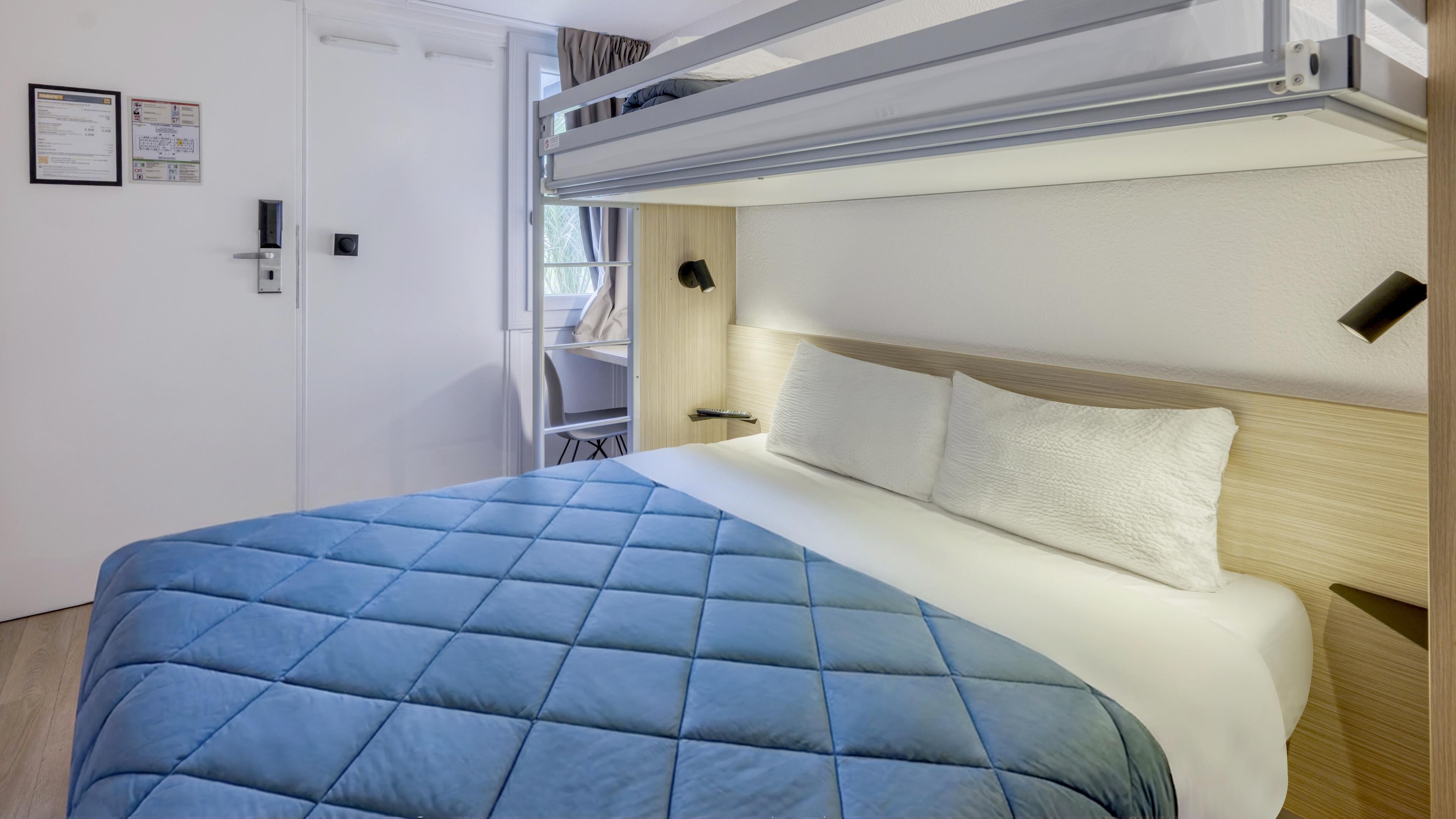 Quarto Standard, várias camas | Secretária, cortinas/cortinados opacos, Wi-fi grátis 