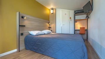 Quarto standard, 1 cama de casal | Escrivaninha, cortinas blackout, quartos à prova de som