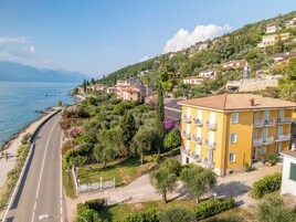 Cofre no quarto, secretária 