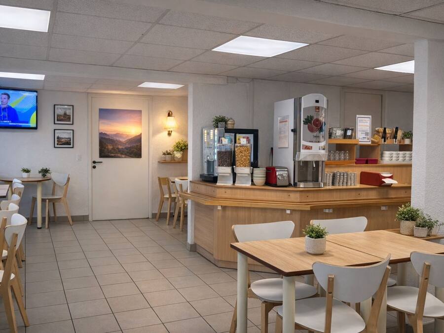 Café da manhã com buffet todos os dias (EUR 6.90 por pessoa)