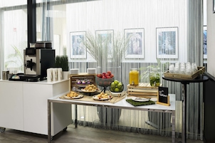 Pequeno-almoço tipo buffet diário mediante uma taxa
