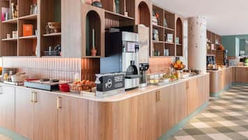 Café da manhã com buffet todos os dias mediante uma taxa