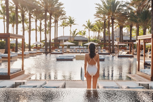 Piscina exterior, toldos (sobretaxa), espreguiçadeiras