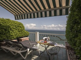 Suite Júnior, vista para o mar | Terraço/pátio interior