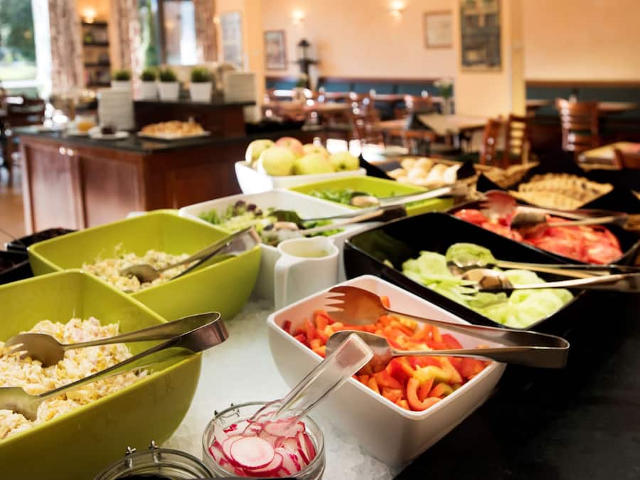 Pequeno-almoço tipo buffet diário (48 PLN por pessoa)