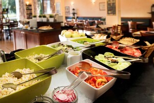 Café da manhã com buffet todos os dias mediante uma taxa