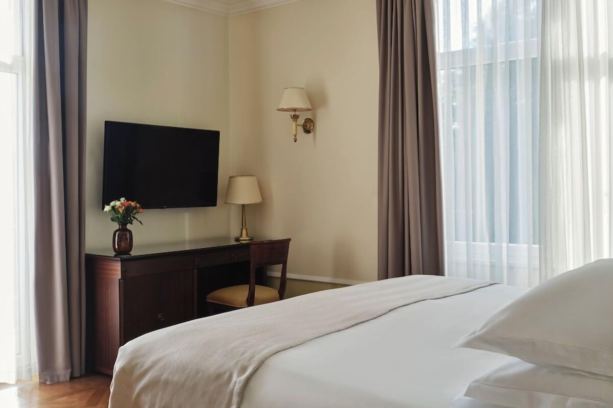 Minibar, berços/camas para crianças, Wi-fi grátis 