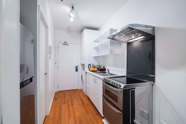 Apartamento, 2 quartos | Cozinha privada | Geladeira, micro-ondas, cooktop, cafeteira/chaleira