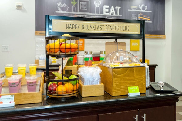 Café da manhã com buffet grátis todos os dias