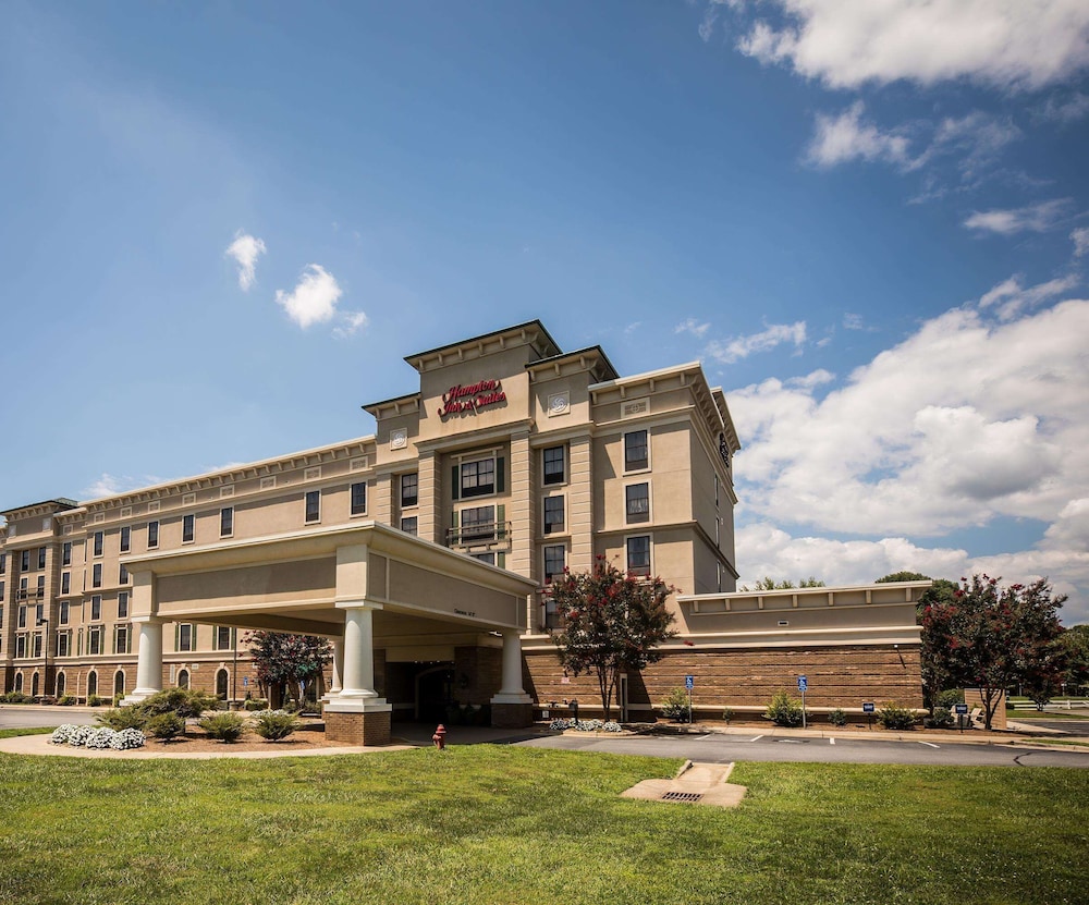 Hampton Inn And Suites Dobson - Mount Airy, NC