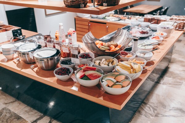 Pequeno-almoço tipo buffet diário incluído