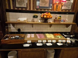 Pequeno-almoço takeaway diário incluído 