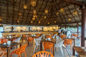 5 restaurantes, café da manhã, culinária internacional
