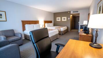 Quarto standard, 2 camas Queen, para não fumantes | Roupas de cama premium, escrivaninha, cortinas blackout