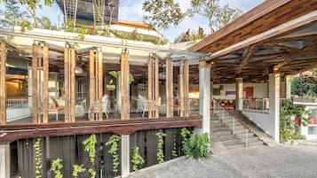 Área de estar no saguão