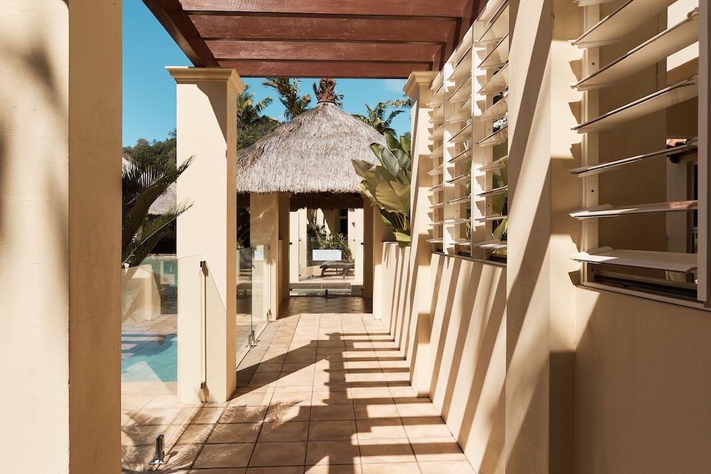 Sea Change Beachfront Apartments - Cairns