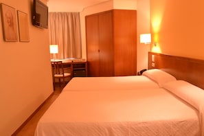 Minibar, cofre com capacidade para portátil, secretária