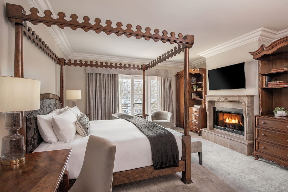 Quarto clássico | Roupas de cama premium, edredons de pluma