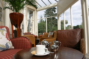 Pequenos-almoços e jantares servidos, incluindo cozinha local 