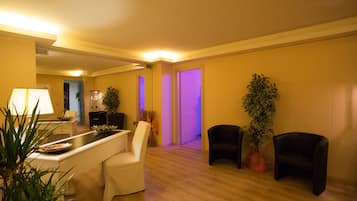 Sala(s) para tratamentos a casais, sauna, banheira de hidromassagem