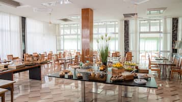 Pequeno-almoço tipo buffet diário incluído