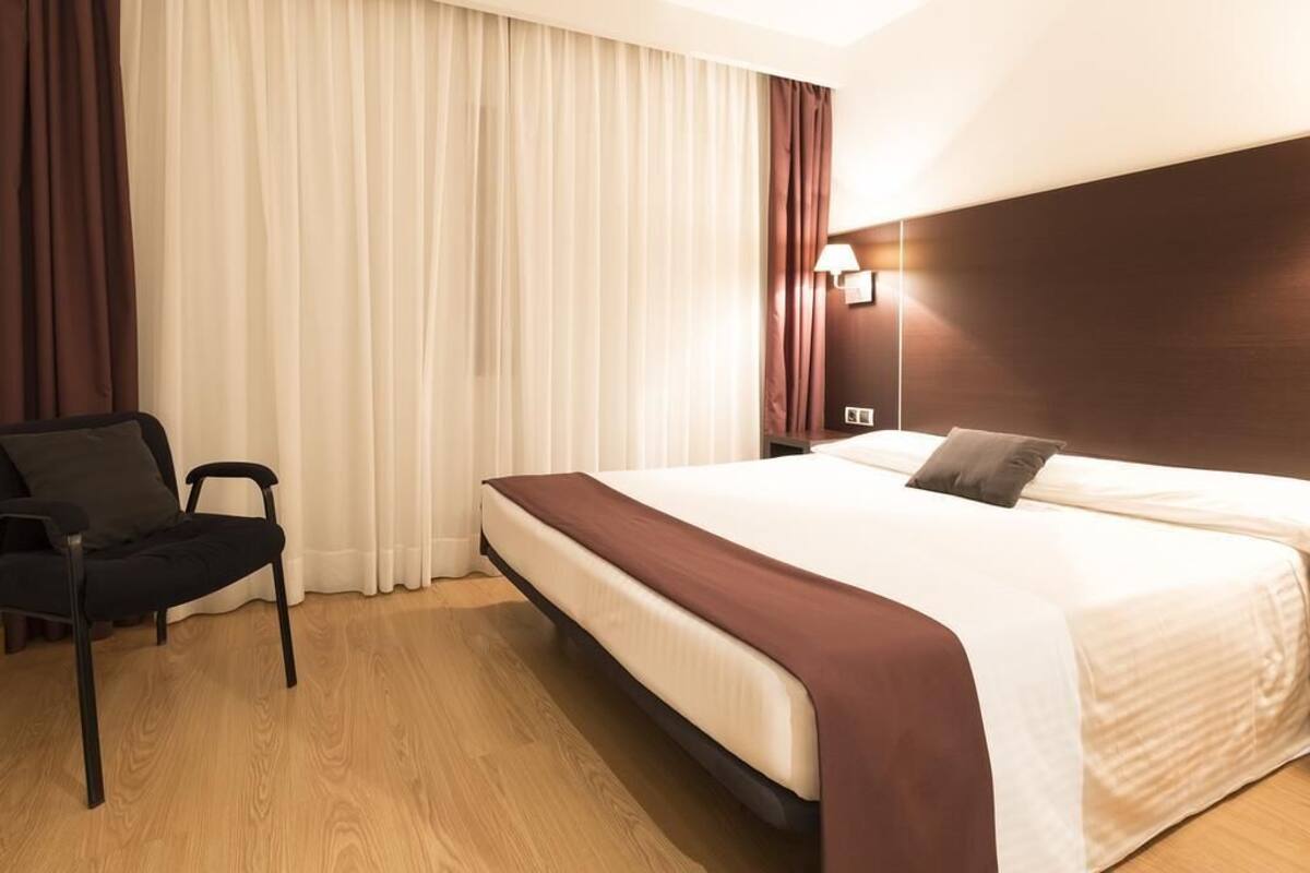 Cortinas/cortinados opacos, quartos insonorizados 