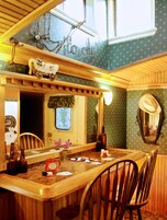 Quarto, casa de banho privativa (Wild Wild West) | Sala de estar | TV de ecrã plano, leitor de DVD, base para leitor de MP3 