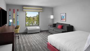 Quarto, 1 cama King, para não fumantes | Área de estar | TV de tela plana 50 polegadas com canais via satélite, TV