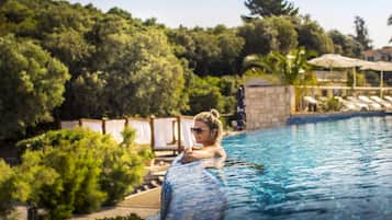 2 piscinas exteriores