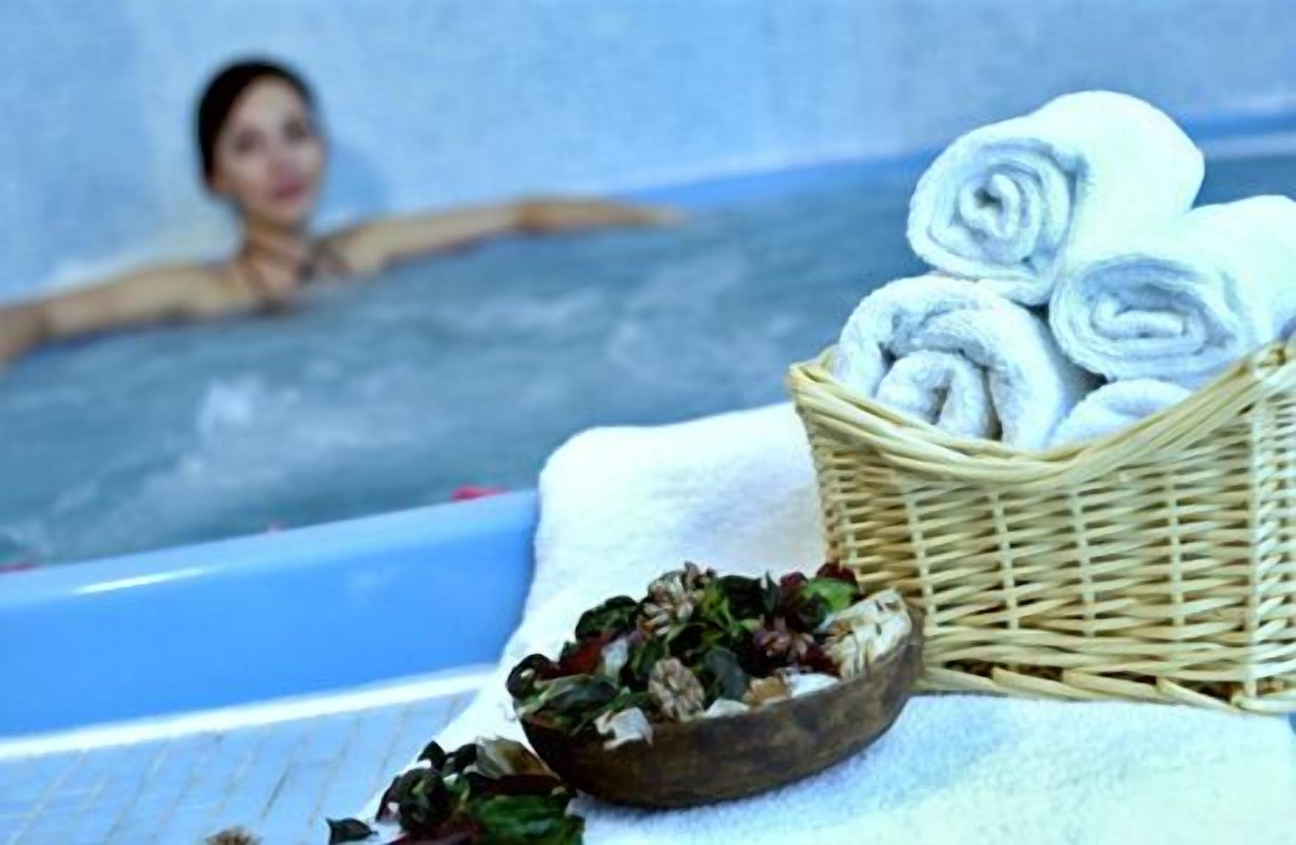Banheira de hidromassagem interior