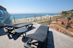 Habitación doble superior vista mar con bañera de hidromasaje | Terraço/pátio